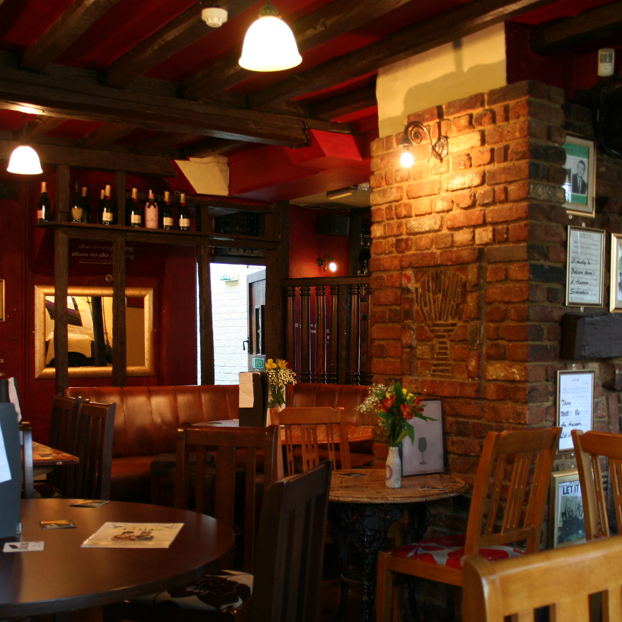 Brewery Shades - Pub with good food, ales and cocktails in Crawley